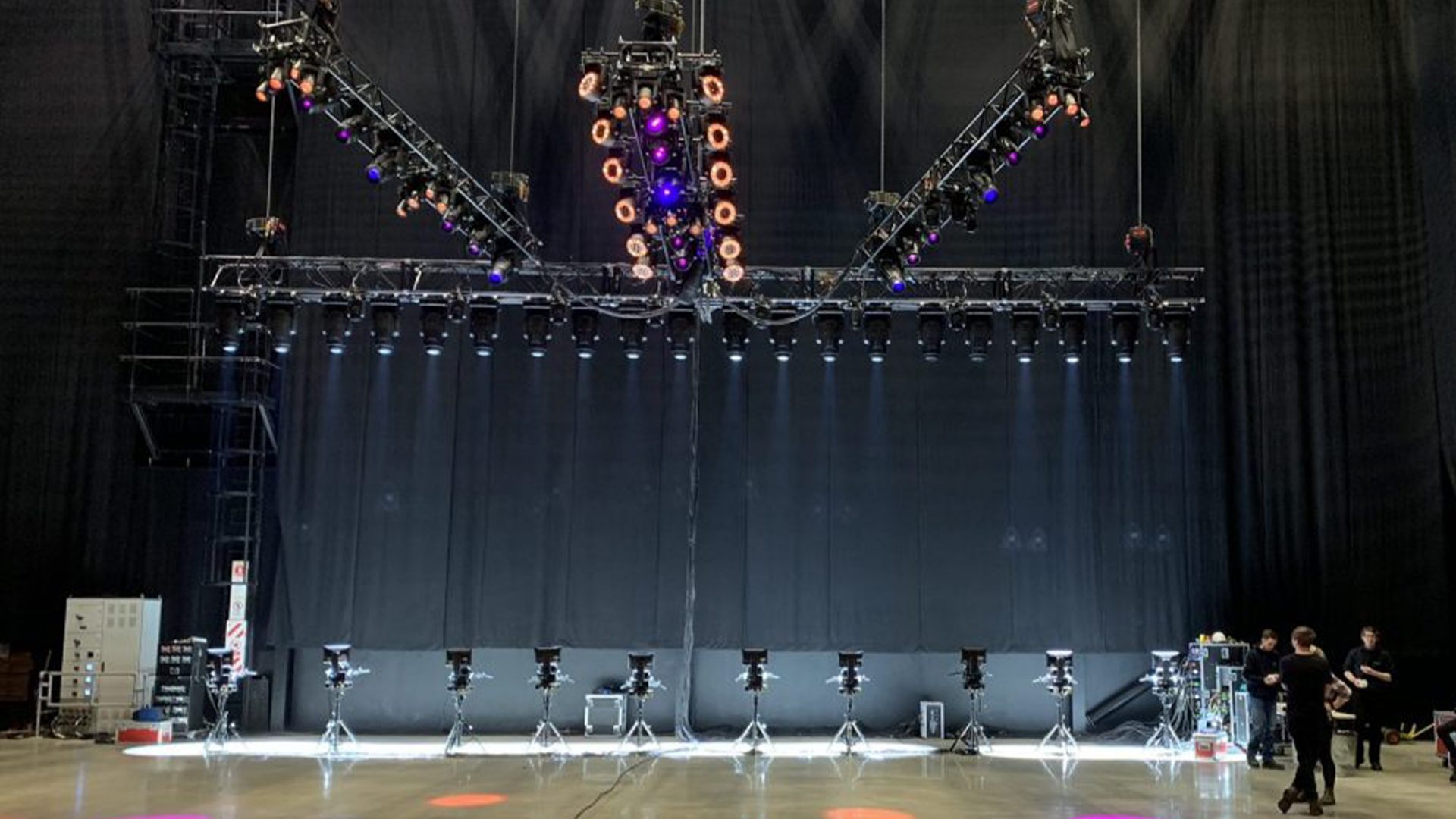 Studio hire london - Neg Earth Lights